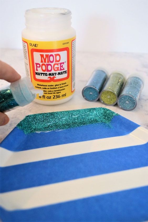 Glitter Plates {An Easy Mod Podge Craft} - all crafty things